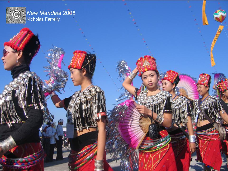 Jingpo dancing troupe from China - New Mandala