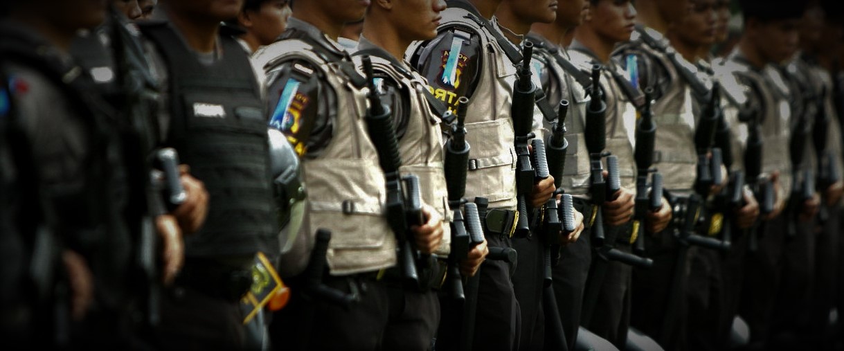 Polisi_officers_lineup dark - New Mandala